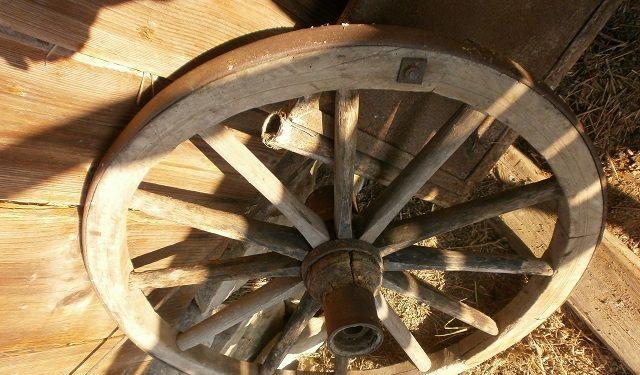 Koleso z voza 90cm - Starožitnosti Bardejov - Na Predaj .EU