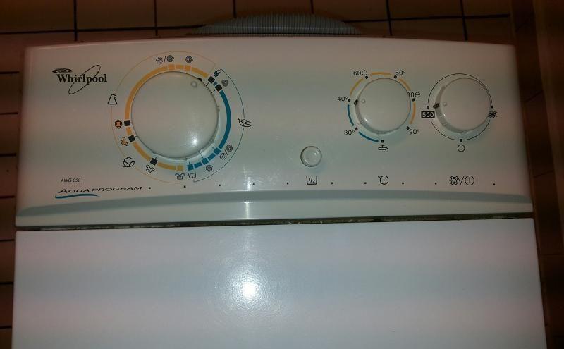 Predám zachovalú a plne funkčnú zvrchu plnenú práčku Whirlpool AWG 650 ...
