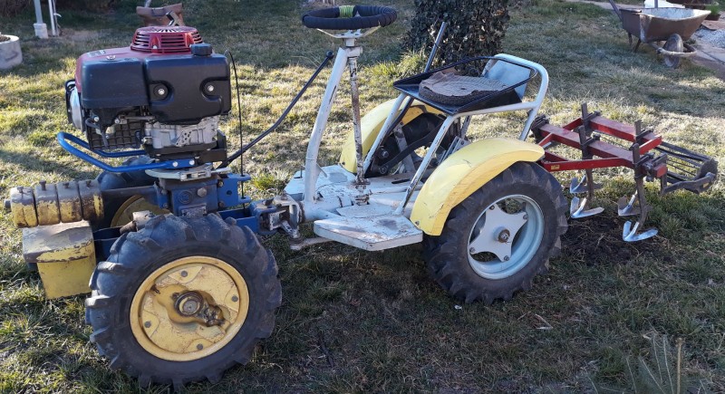 Predám kĺbový malotraktor. - Poľnohospodárska technika Nitra - Na ...